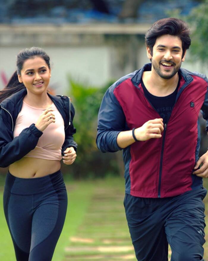 Shivin Narang & Tejasswi Prakash flaunts sizzling chemistry