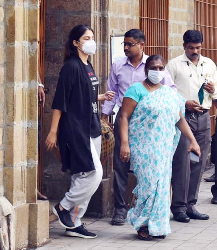 Rhea Chakraborty’s ‘Smash The Patriarchy’ T Shirt Has a Hidden Meaning