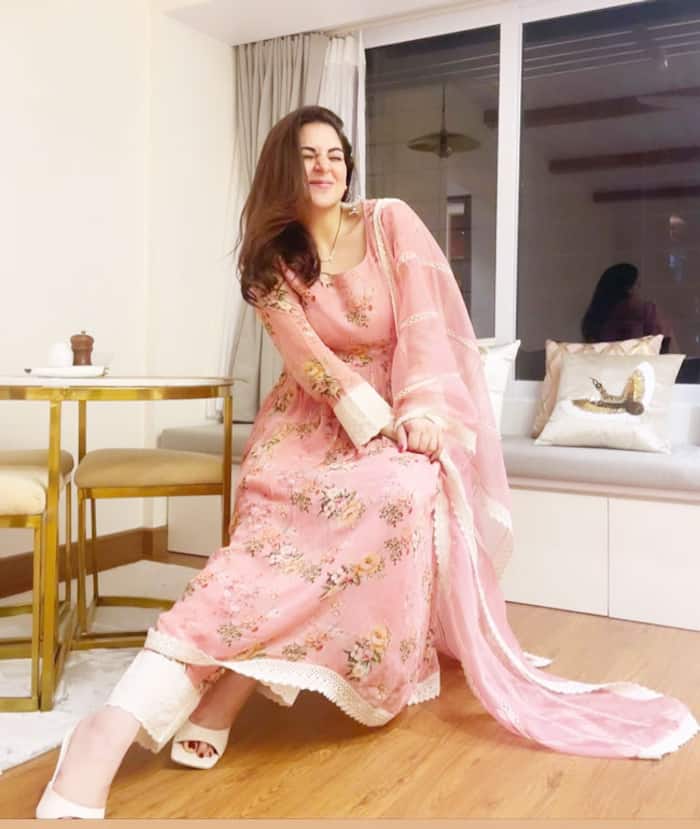 Shraddha Arya Dazzles in Ethnic Pink Anarkali Dress as She Exudes Desi Swag - See Viral Photos