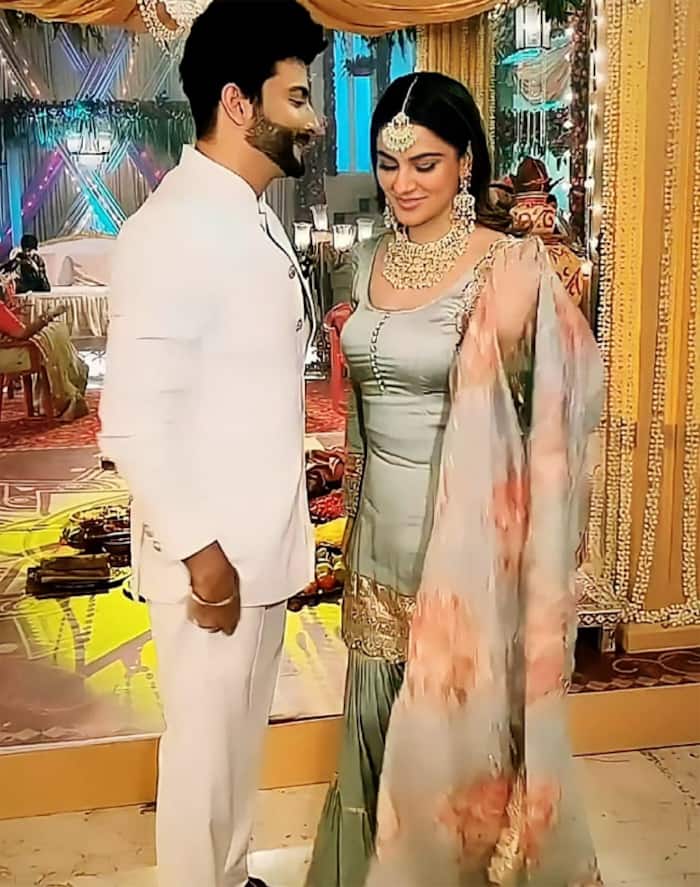 Shraddha Arya – Dheeraj Dhoopar Aka Preeta-Karan Romance on Set of ...