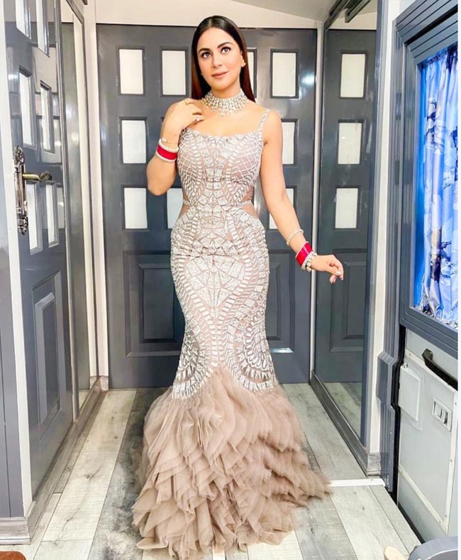 Kundali Bhagya actress Shraddha Arya looks glamorous in her nude and ...