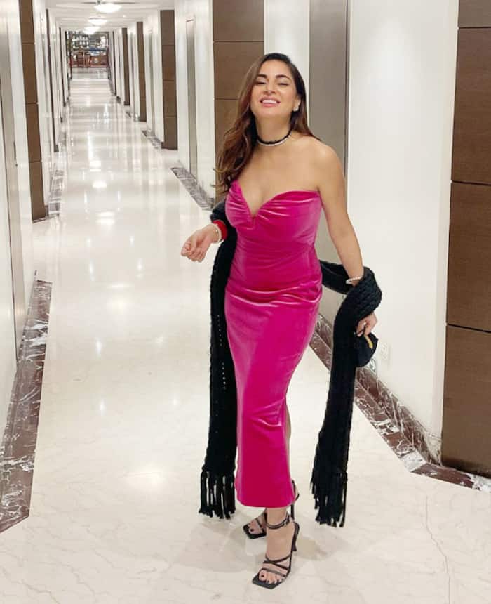 Shraddha Arya Sultry Photos