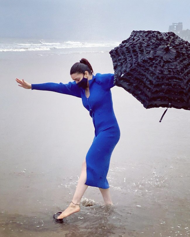 Shraddha Aryas Refreshing Pictures At Beach 6121