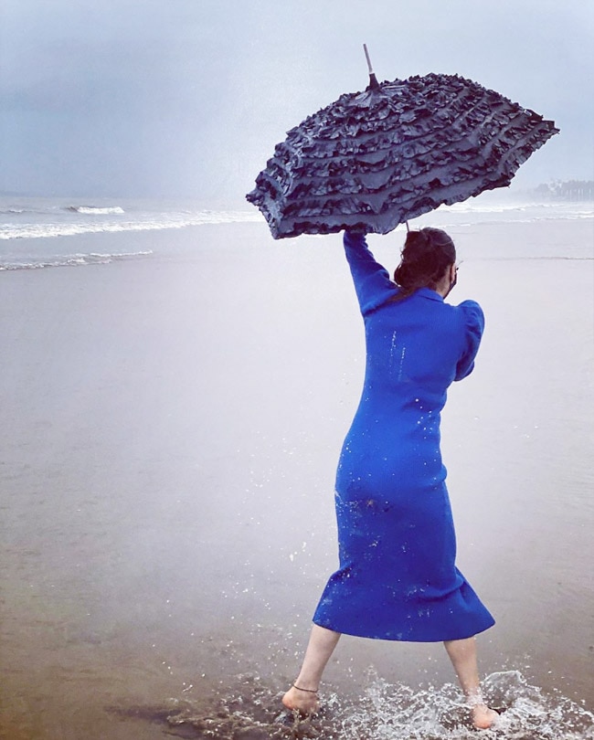 Shraddha Arya’s Refreshing Pictures at Beach
