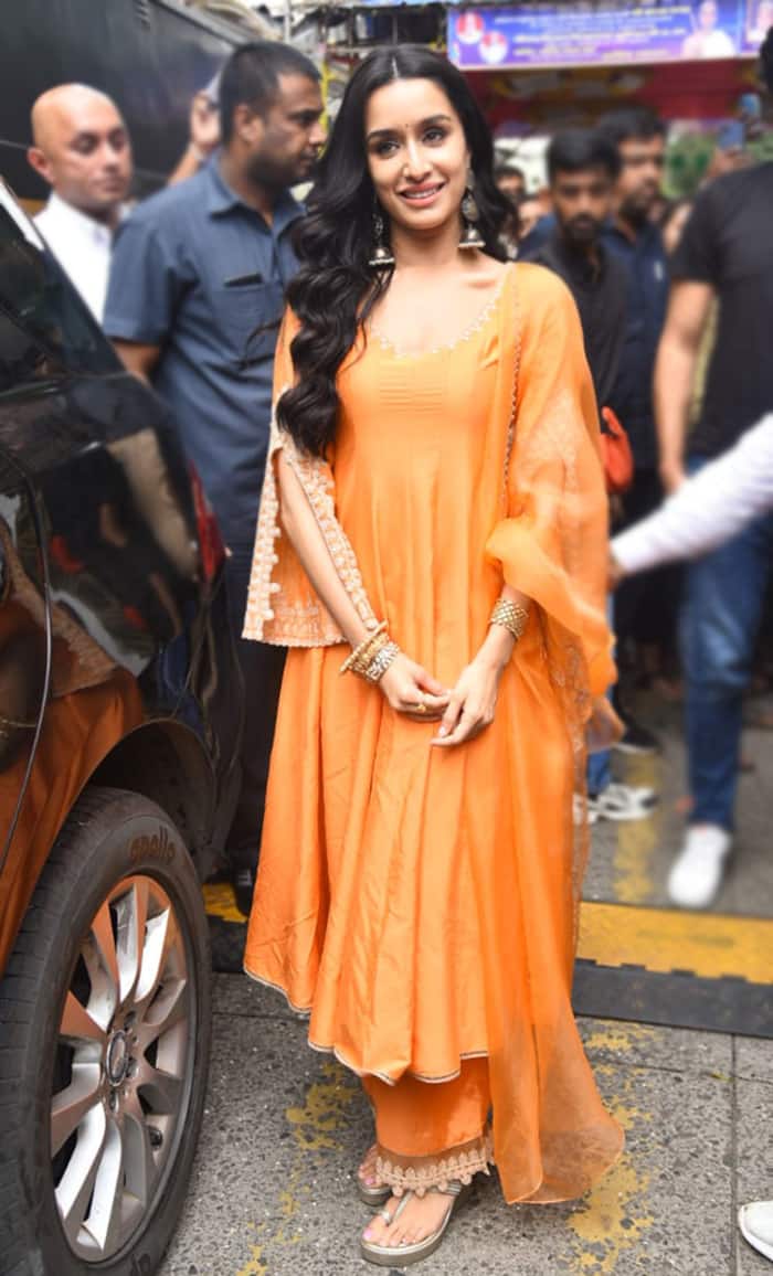 Shraddha Kapoors Stunning Salwar Suit Looks 7409