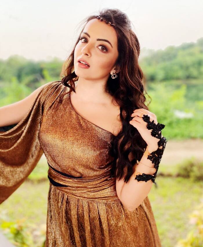 Shrenu Parekh Flaunts a Banarasi Lehenga Like a True 'Blue' Diva in New ...