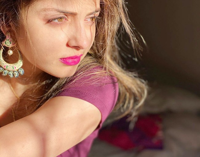 Shrenu Parikh’s Sun kissed Picture is Hard to Miss