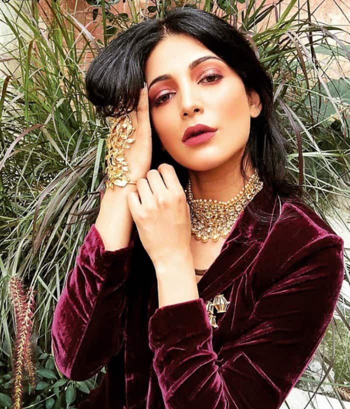 Shruti Hassan dropped a stunning pics of her in Victoria Goth avatar