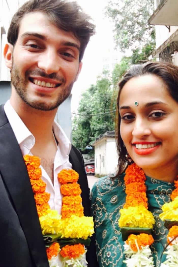 Singer Shweta Pandit ties knot with Italian boyfriend, shares adorable ...