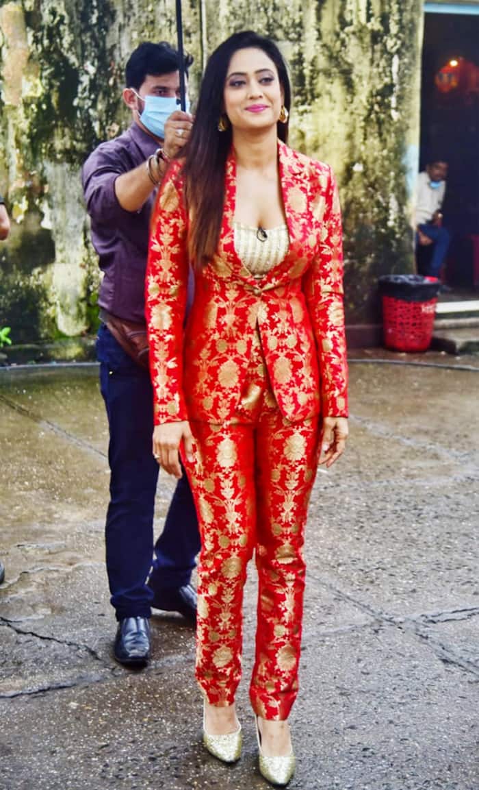 Shweta Tiwari Exudes Sartorial Elegance as She Steps Out in a Brocade ...