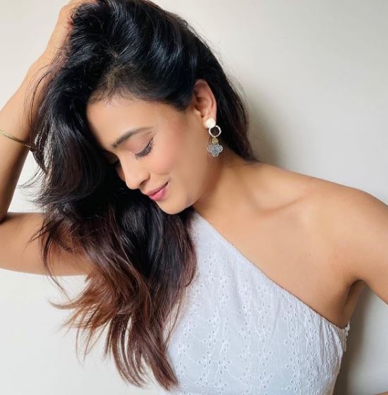 Shweta Tiwari Looks Mesmerising in One Shoulder Mini Dress