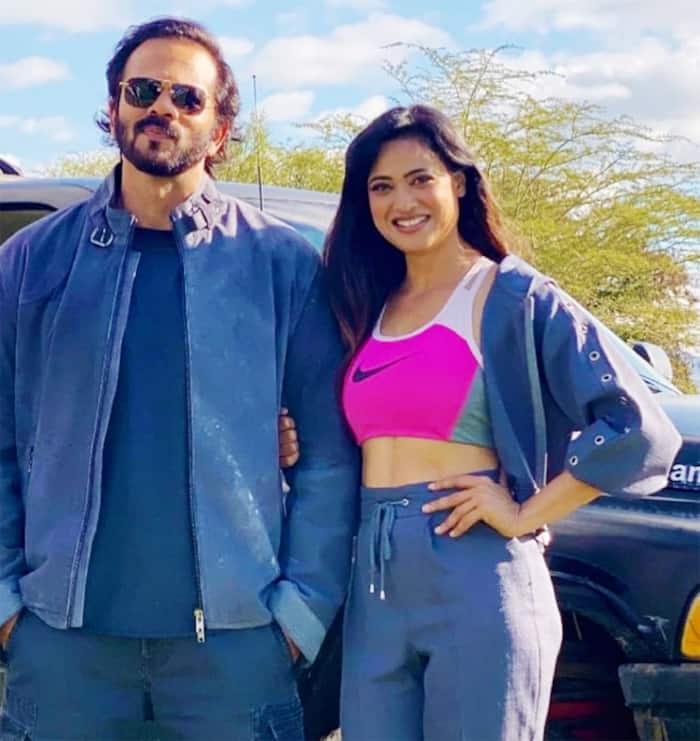 Khatron Ke Khiladi 11 Contestants' Cool Pics With 'Task Master' Rohit ...