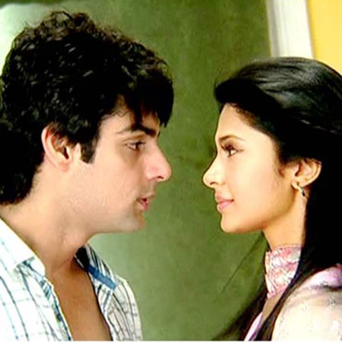 8 super romantic telly couples we miss watching on our TV sets!