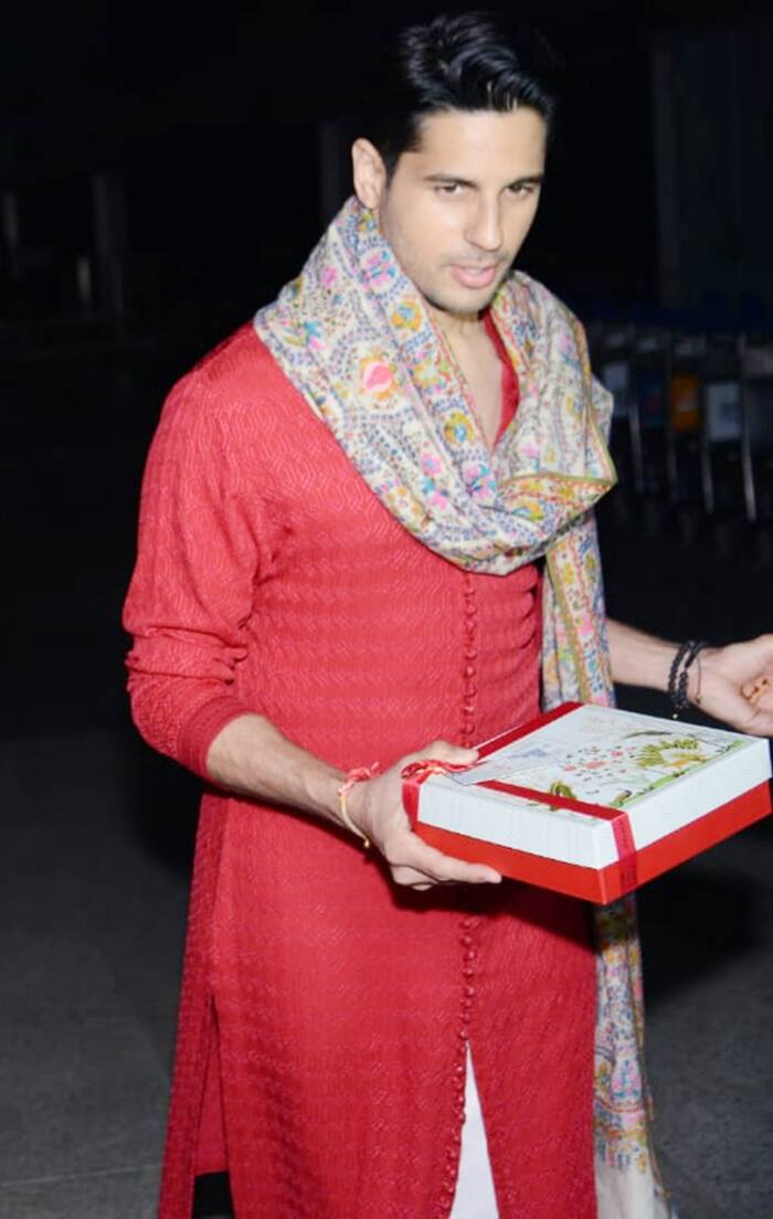 Sidharth Malhotra-Kiara Advani Spread Love in Delhi in Their Gorgeous ...