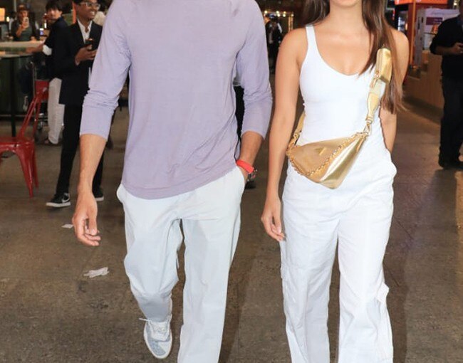 Kiara Advani And Sidharth Malhotra Smile As They Arrive In Style At ...