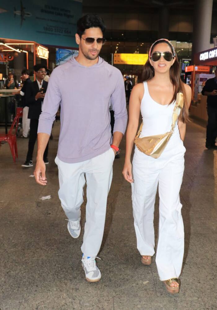 Kiara Advani And Sidharth Malhotra Smile As They Arrive In Style At ...