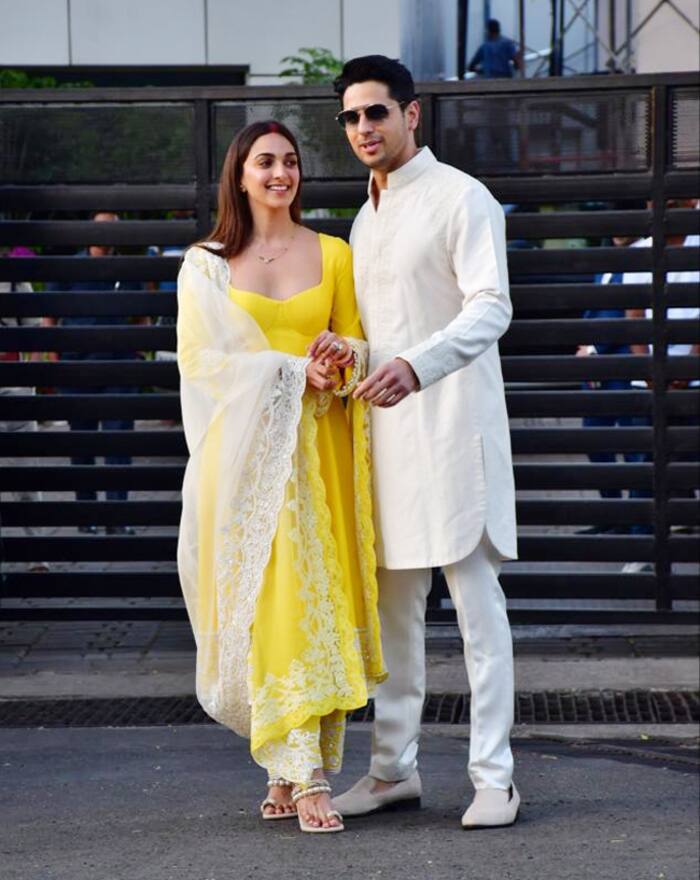 Nayi Naveli Dulhan Kiara Advani Serves Gorgeous Look in Yellow Plunging ...
