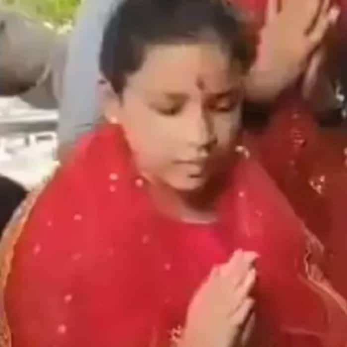 MS Dhoni visits Maa Dewri Temple with wife Sakshi, daughter Ziva wins ...