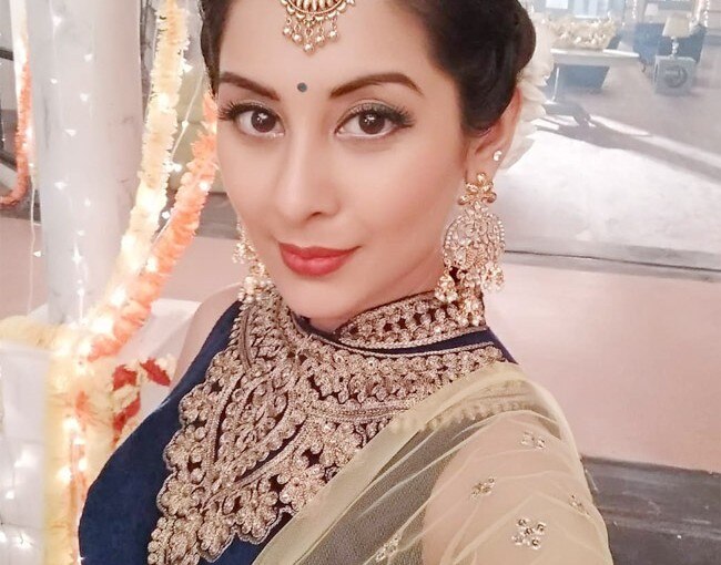 Simran Khanna Plays Role of Gayu