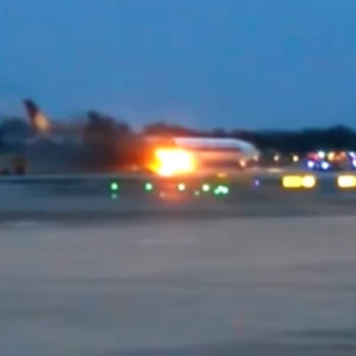 PHOTOS: Singapore airlines right wing catches fire while making ...