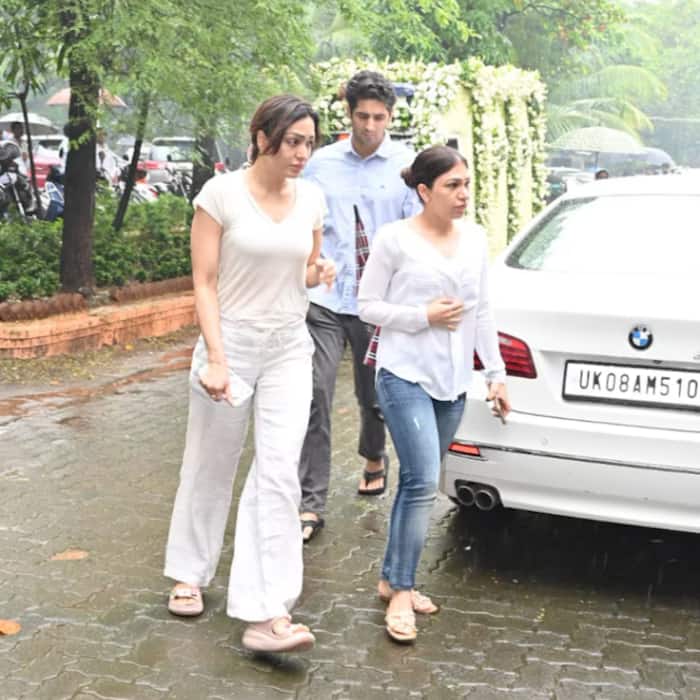 Tishaa Kumar Last Rites: Riteish Deshmukh, Farah Khan, Divya Khosla ...