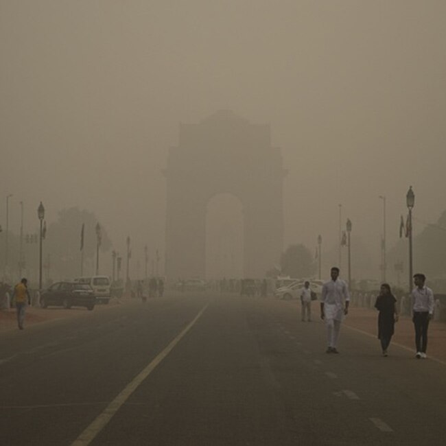 Smog view at India Gate in Delhi