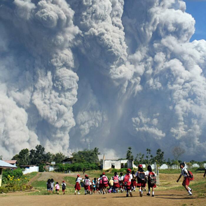 Indonesia’s Mount Sinabung volcano erupts, and the pictures are spine ...