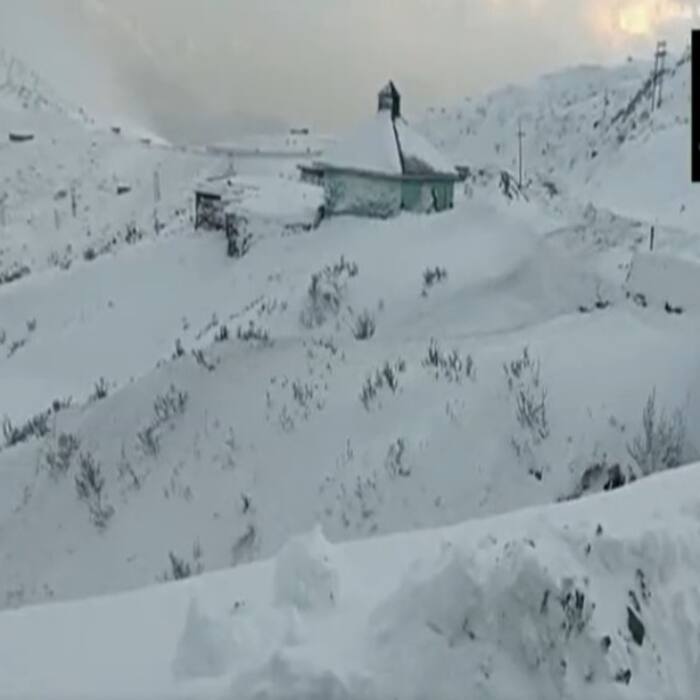 Snow laden Rohtang Pass