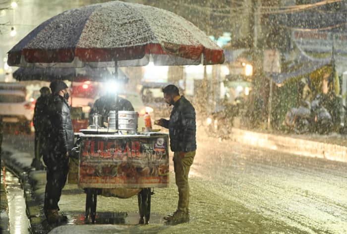 Postcards From Srinagar As Snow Blankets Valley | PHOTOS