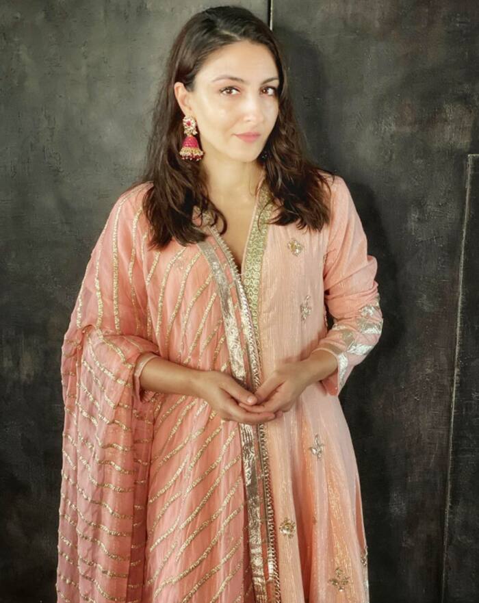 Eid-al-Adha 2021: Soha Ali Khan is Elegance Personified in a Blush Pink ...