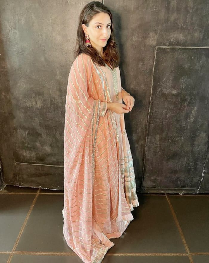 Eid-al-Adha 2021: Soha Ali Khan is Elegance Personified in a Blush Pink ...
