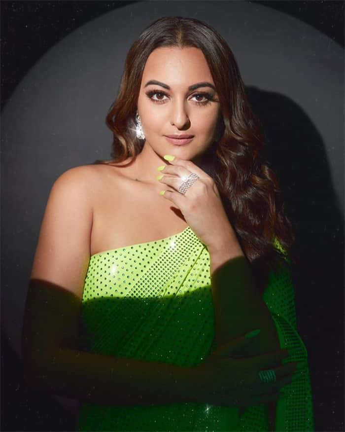 Sonakshi Sinha Looks Exuberant And Ravishing in These Stunning Pictures ...