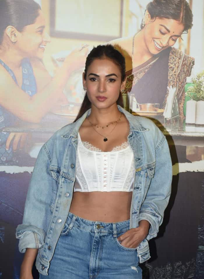 Sonal Chauhan Dazzles in Denims