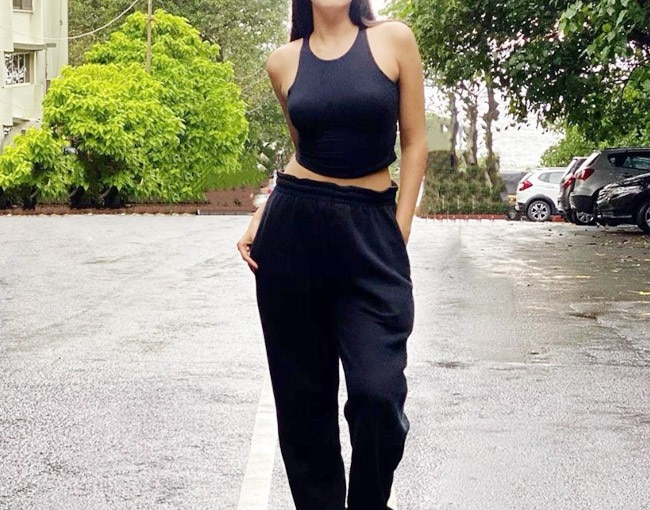 Sonal Chauhan Flaunts Her Perfect Figure