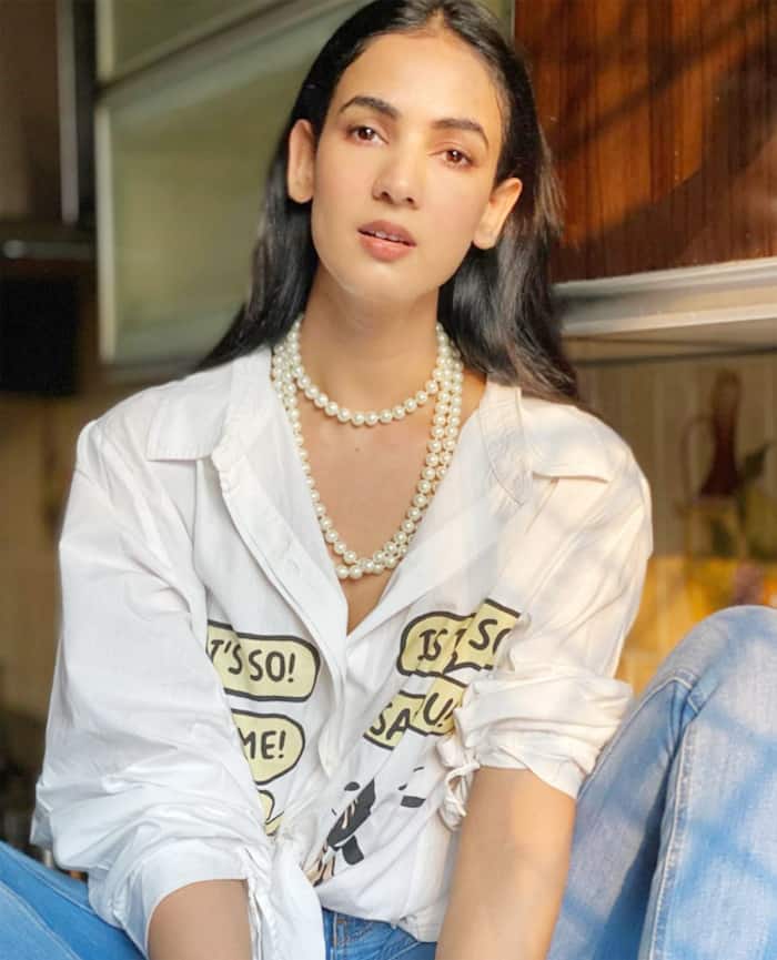 Sonal Chauhan's Fashion Statement is Bang on And These Pictures Are The ...