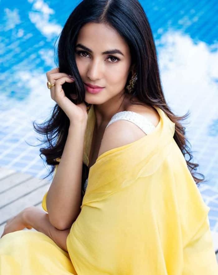 'Jannat Movie' Fame Sonal Chauhan Shows Her 'Sunny Side' in Gorgeous ...