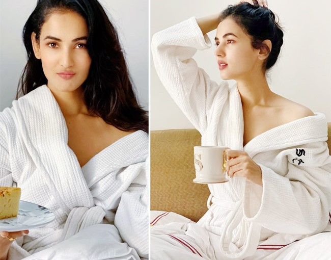 Sonal Chauhans Sultry Bathrobe Pictures In Bed Make Fans Go Weak In Knees