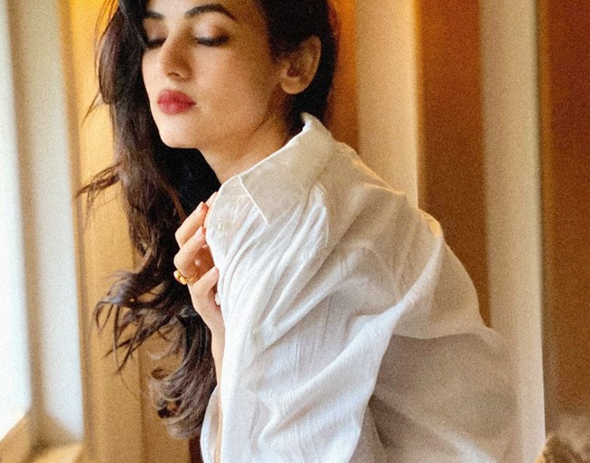 Sonal Chauhans Drool Worthy Picture