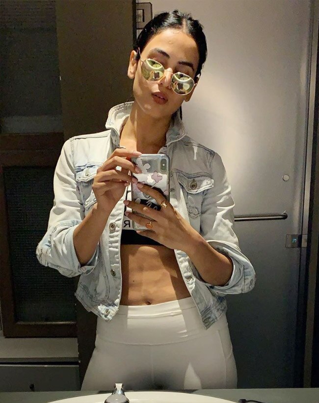 Sonal Chauhan raises hotness quotient