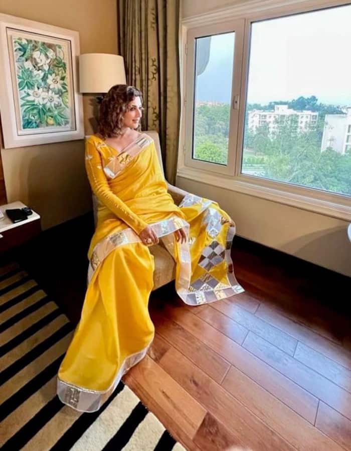 Sonali Bendre Makes us Fall in Love With Her Gorgeous Mustard Saree - PICS