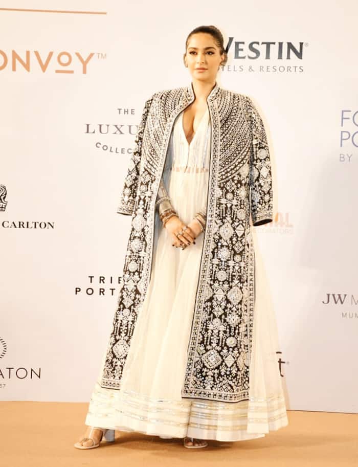 Sonam Kapoor Exudes Glamour in Hot White Anarkali Jumpsuit And ...