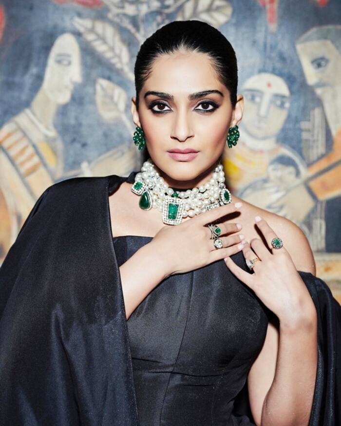 Sonam Kapoor Exudes High Dose of Glamour in Majestic Black Gown With ...