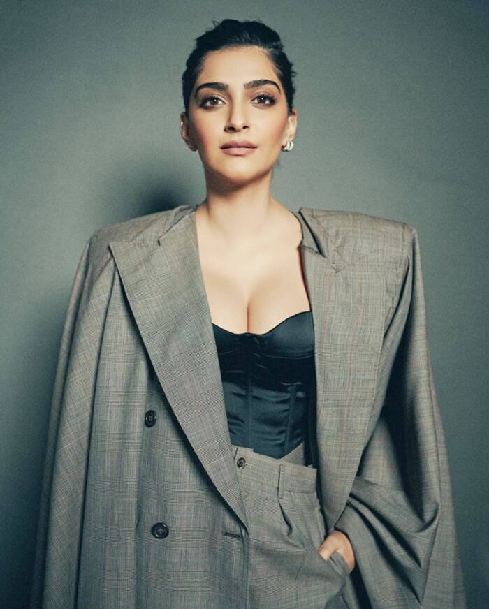 Sonam Kapoor in An Elegant Corset Look Proves Her an Undisputed Fashion Icon- See Stunning PICS