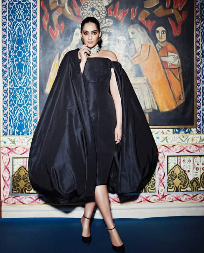 Sonam Kapoor Exudes High Dose of Glamour in Majestic Black Gown With ...