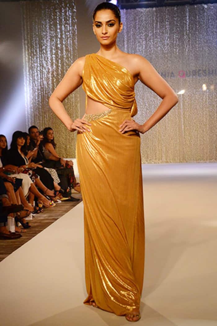 Sonam and Pernia pose during the fashion show