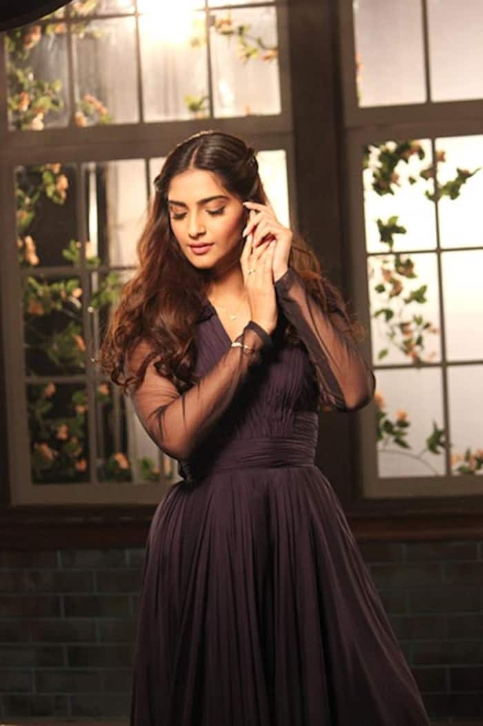 Exclusive: Sonam Kapoor looks drop-dead gorgeous during Kalyan ...