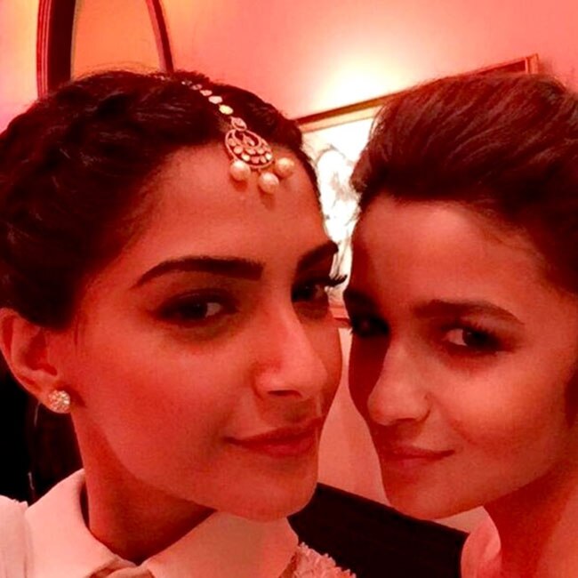 Aishwarya Rai Bachchan clicked at Gala Dinner for Prince William and Kate