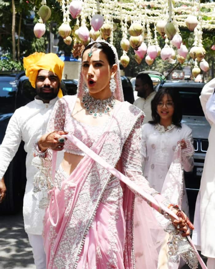 Sonnalli Seygall Ashesh L Sajnani's wedding album: Check gorgeous pics