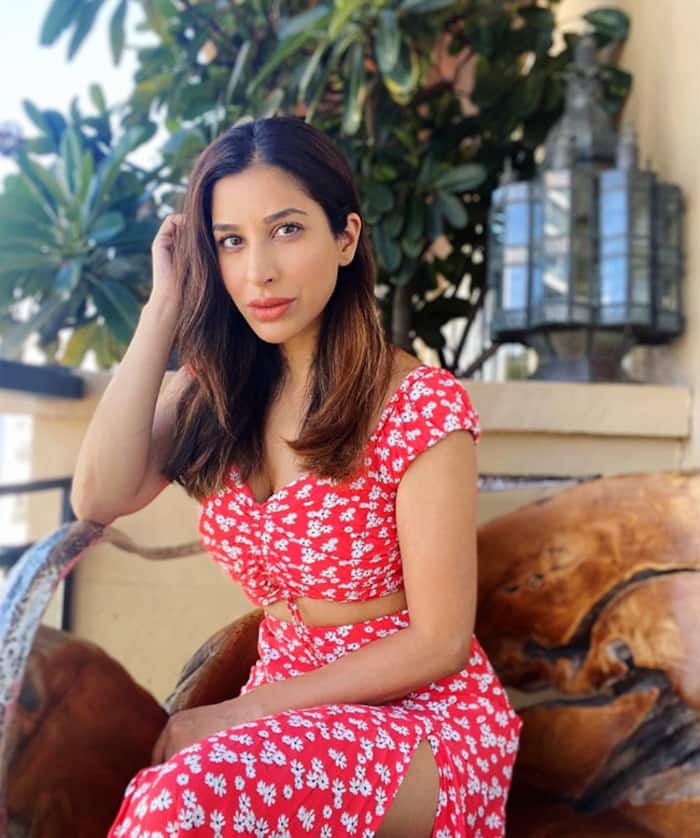 Sophie Choudry is blessed with a perfectly toned body