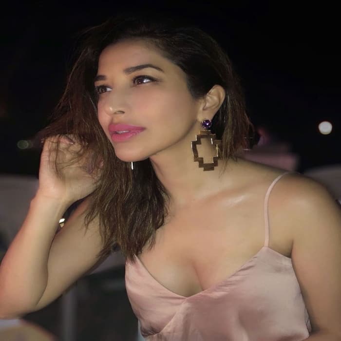 Sophie Choudry's Bold Click in Red Lips